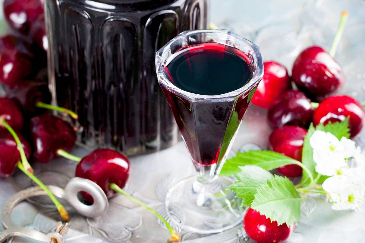 Aromatyczna nalewka z wiśni - Najlepszy Przepis!